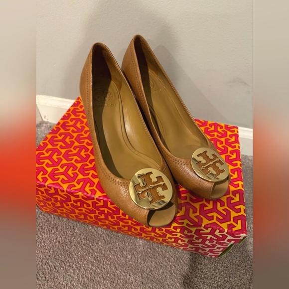 Tory Burch | Shoes | Tory Burch Designer Tan Sally Brown Peep Open Toe ...